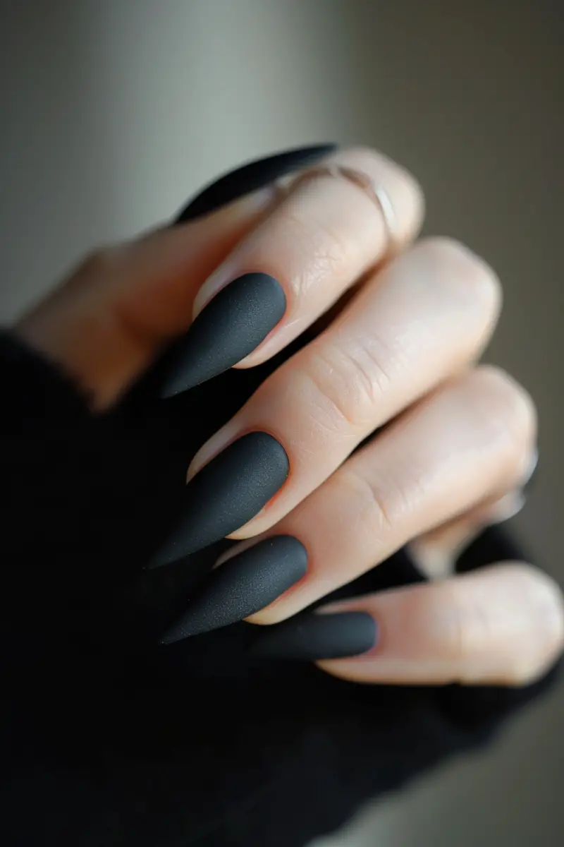 13 Futuristic Nail Art Designs For A Modern Edge – NeedleStar